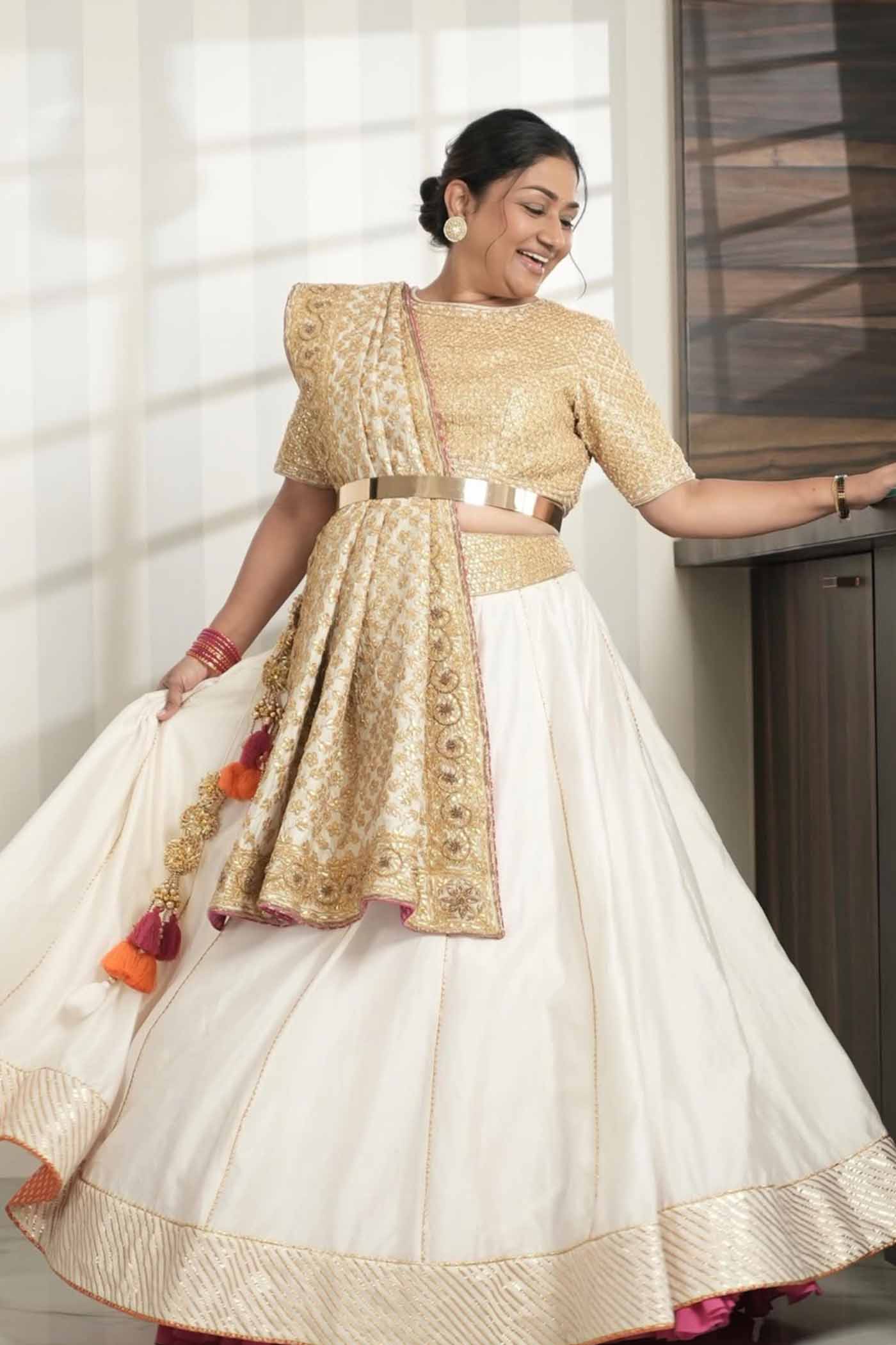 Dolly Jain In Daisy Ivory Hand Embroidered Lehenga Set Online | Sheetal ...