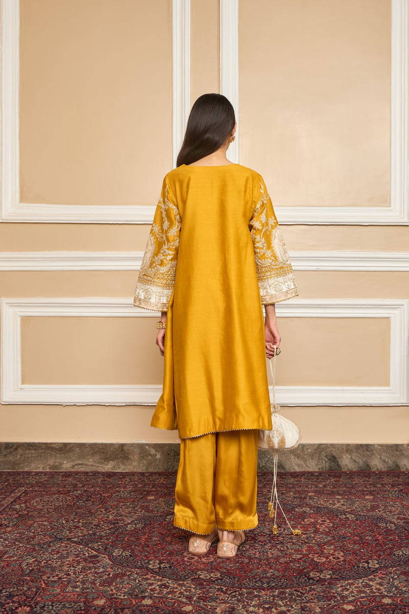 Dhriti Mehra In Mohsina- Glaze Mustard Short Choga Set | Sheetal Batra